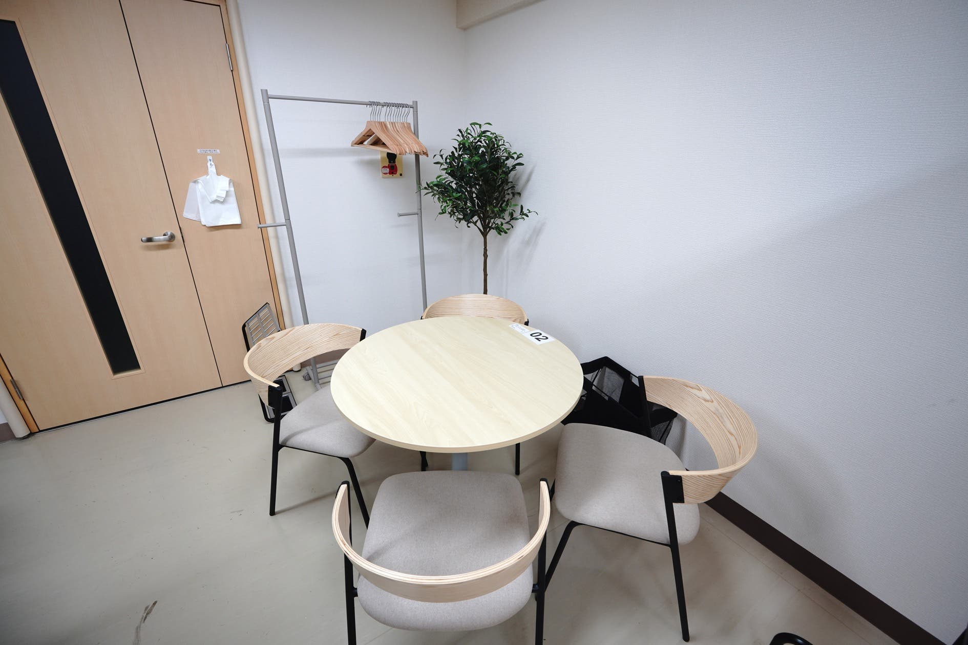＜大手町Terrace 4名席No.2＞西小倉コワーキングスペース✨光回線Wi-Fi📶会議/打ち合わせ/テレワーク/作業の写真2