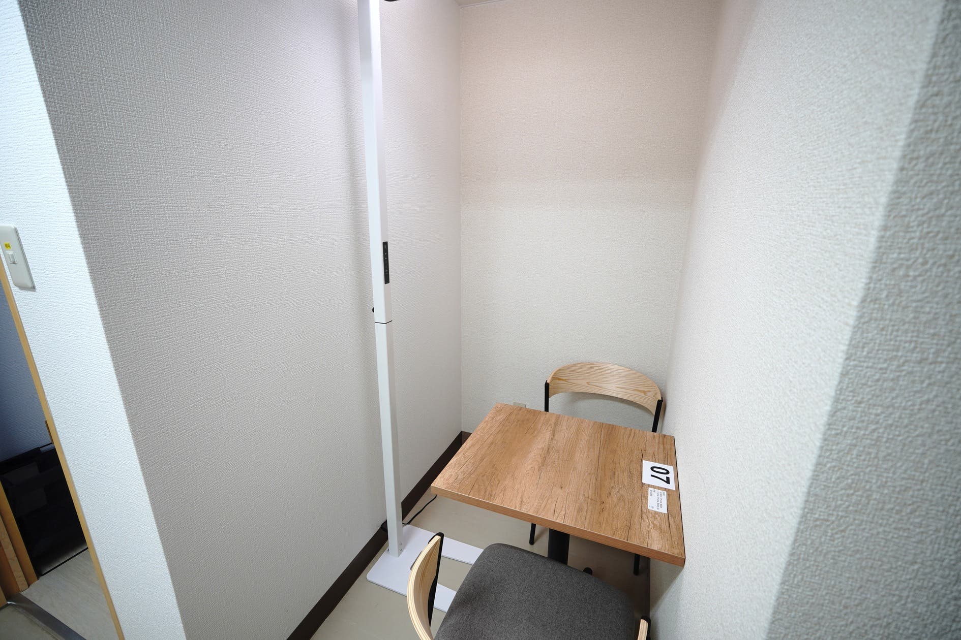 ＜大手町Terrace 2名席No.7＞西小倉コワーキングスペース✨光回線Wi-Fi📶会議/打ち合わせ/テレワーク/作業/自習の写真2