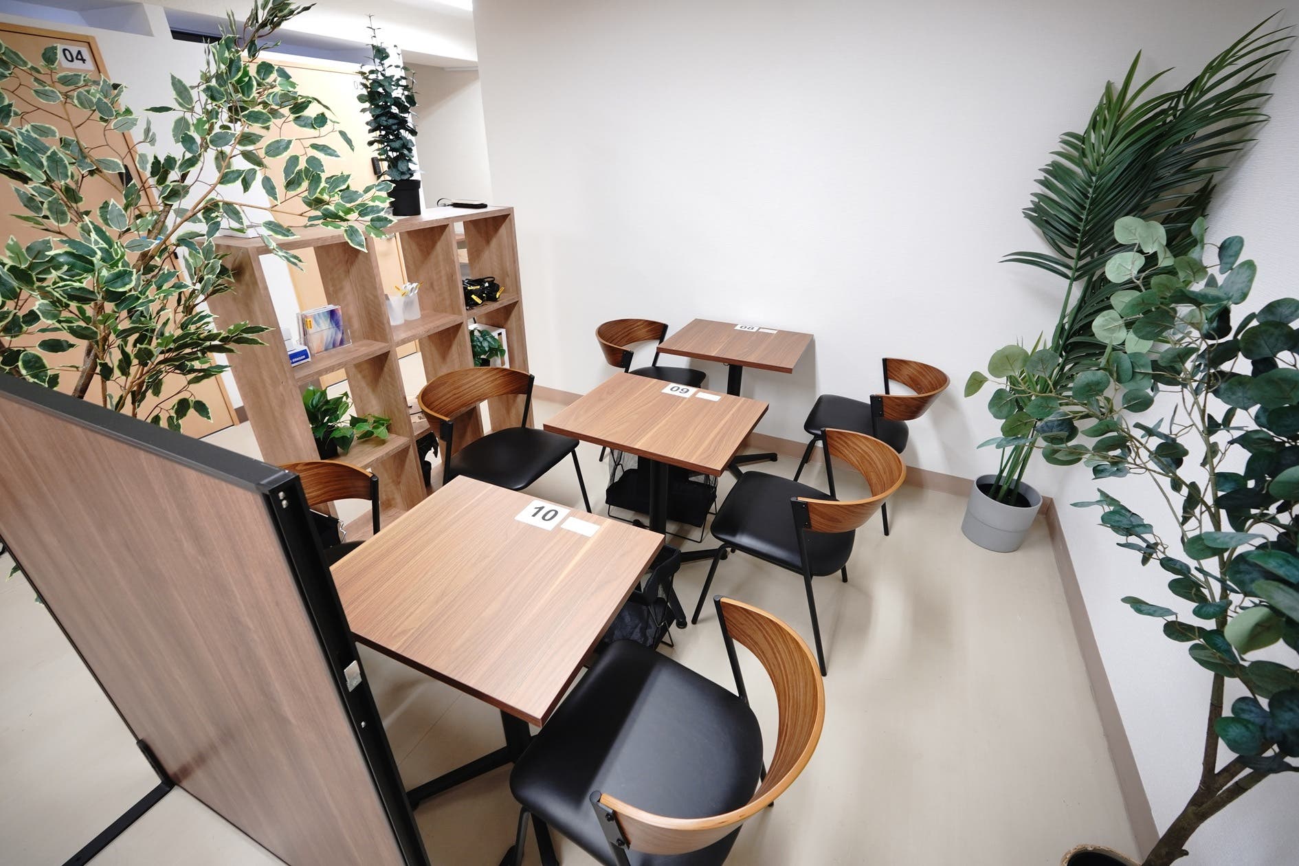 ＜大手町Terrace 2名席No.8＞西小倉コワーキングスペース✨光回線Wi-Fi📶会議/打ち合わせ/テレワーク/作業/自習の写真1