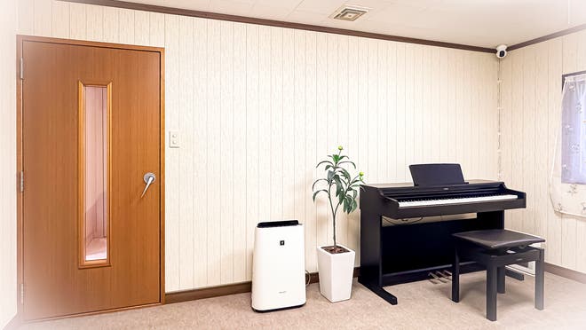 ピアノ・歌練習・1人カラオケができる完全防音室★音量制限なし★無人受付・完全個室で周りを気にせず練習!★電子ピアノ★マイクの写真1