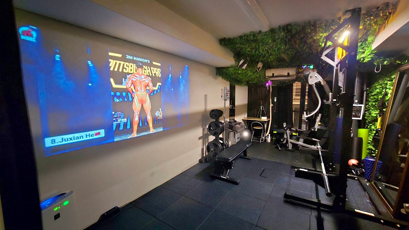 【大人の秘密基地】モチベが上がる成長できるサードプレイス・レンタルジム×シェアラウンジ[心斎橋・本町・新町・堀江]プロジェクターの写真5