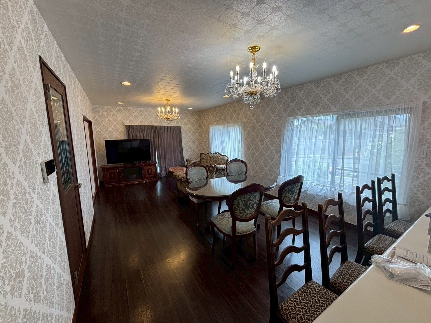 梅田から5分のシャンデリアきらめく一戸建🏠歓送迎会🎊映画、YouTube鑑賞🎥収録❄️パーティー🌟ママ会などなどにの写真1