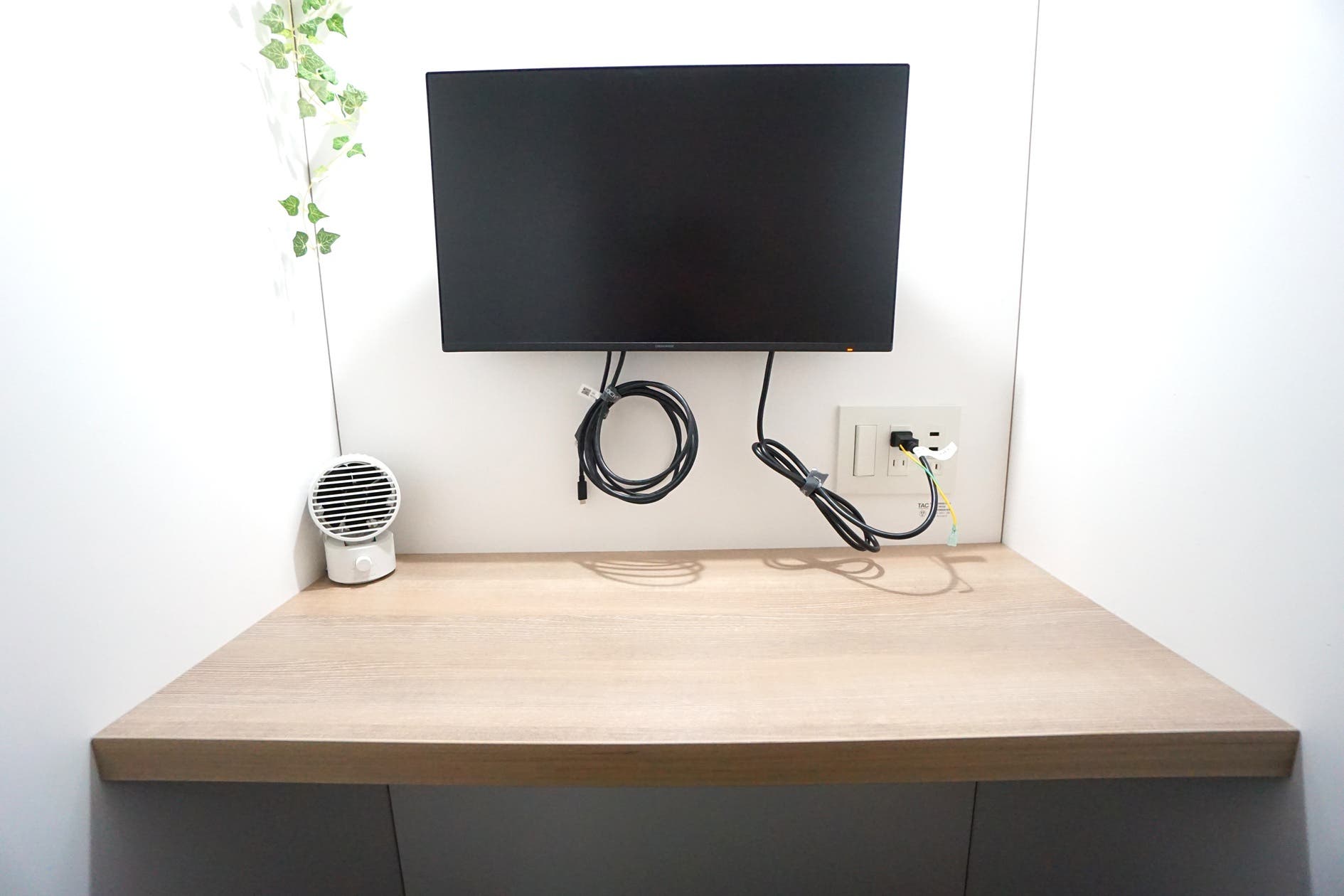 ＜SpemaBOX_北千住駅東口駅前No.3＞1人用個室🚪光回線Wi-Fi📶電源🔌モニター🖥️テレワーク/オンライン会議の写真2