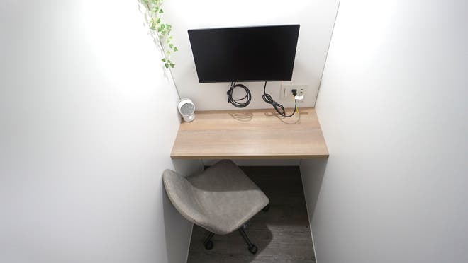 <SpemaBOX_北千住駅東口駅前No.4>1人用個室🚪光回線Wi-Fi📶電源🔌モニター🖥️テレワーク/オンライン会議の写真3