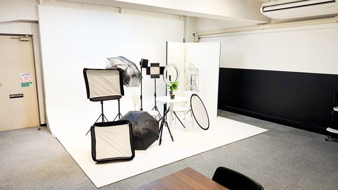 神田駅1分/白ホリR造作壁/撮影スタジオ!Godoxストロボ2灯&LEDビデオライト常備の写真3