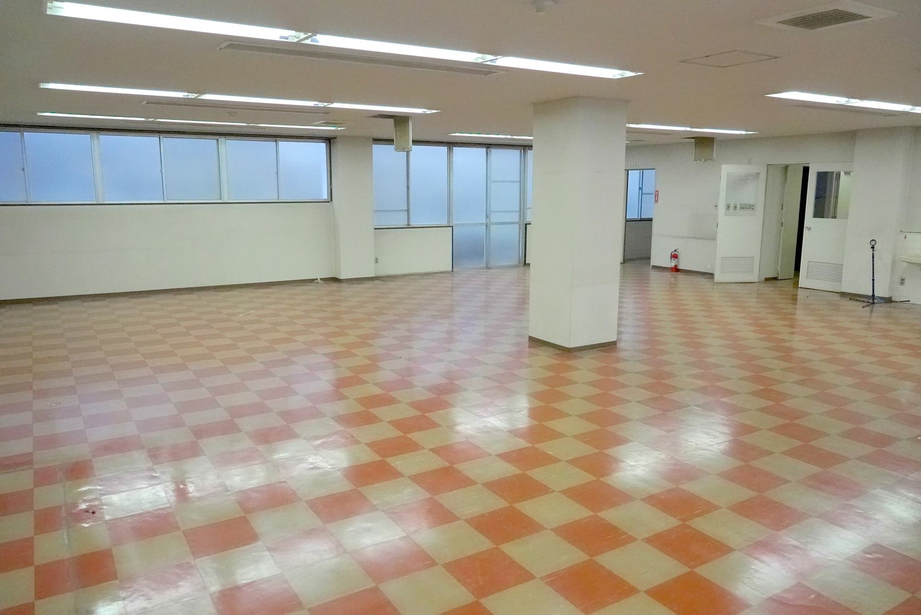 1Fフロア貸切｜飯田橋駅徒歩2分学校跡地のレンタルスペース/撮影、セミナー、ポップアップなどの写真1