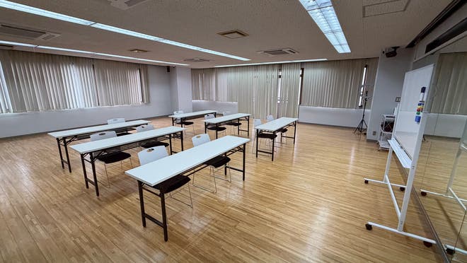 平塚駅2分|10m×10mの巨大なスクエア空間。20人超でも死角なし窮屈さなし。集客し易い駅近スタジオで本番さながらの熱量を💃の写真28
