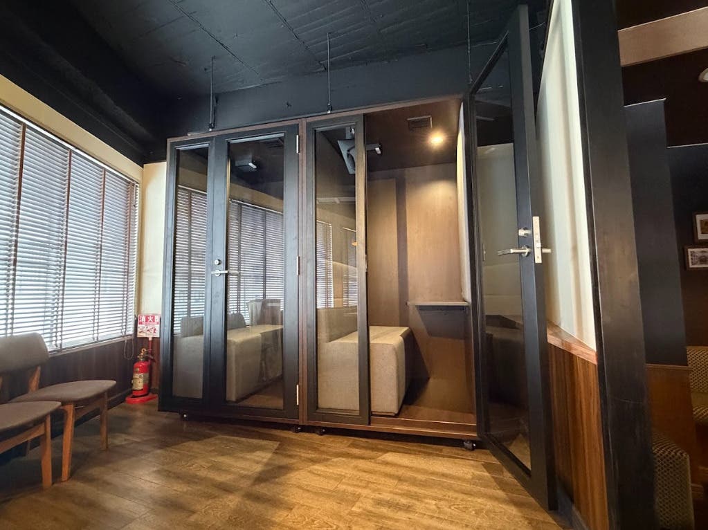 【1名個室ブースBooth.B】神保町駅徒歩1分/受付スタッフ常駐で安心サポート◎/ワークボックス/Web会議の写真2