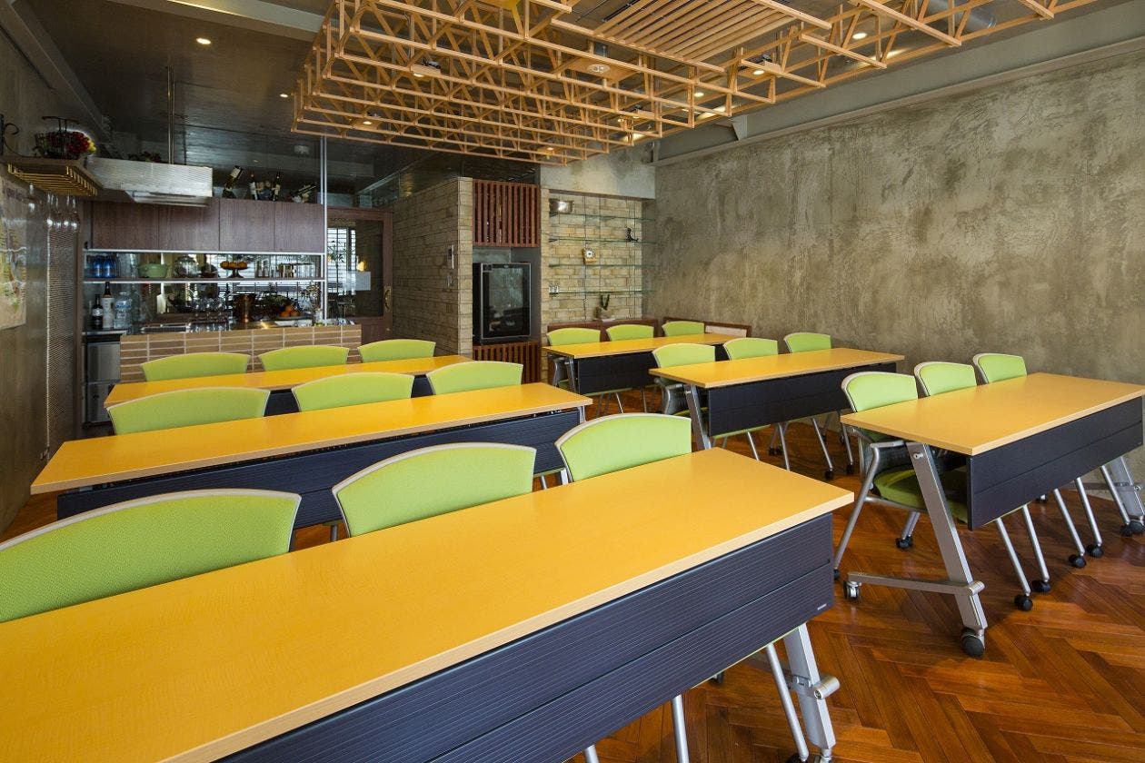 ムーンリバー 35㎡（サムシングビル４F・ミニキッチン付き）【鹿児島市 天文館にあるお洒落なレンタルスペース(Wi-Fi完備)】の写真4