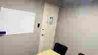角部屋【S-5】4名個室(天井空きあり)ホワイトボードあり▼機器の音出し禁止の写真2