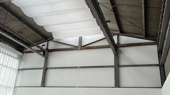 丹波口駅から徒歩5分。自然光が差し込む天井高のある白い空間|展示会・撮影・ポップアップに最適の写真6