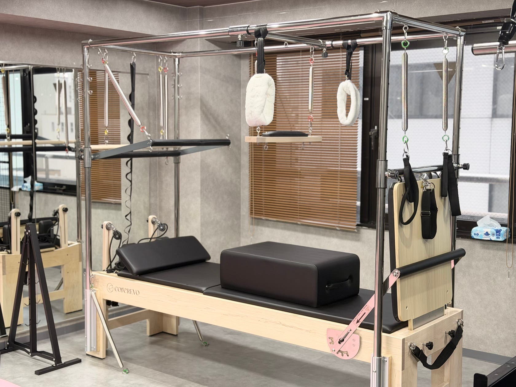 ＼新町・堀江エリアにNEW OPEN✨／超お得特別価格｜地域最大級筋トレ・ピラティスマシン・ヨガスペース完備｜備品も充実の写真2
