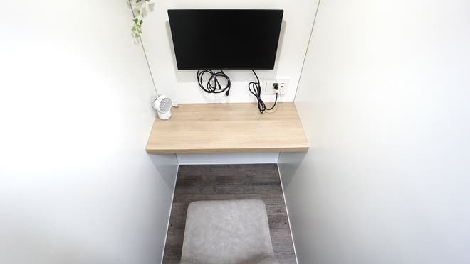 <SoloWork中野北口No.1>1人用個室🚪光回線Wi-Fi📶電源🔌モニター🖥️テレワーク/オンライン会議/自習の写真2