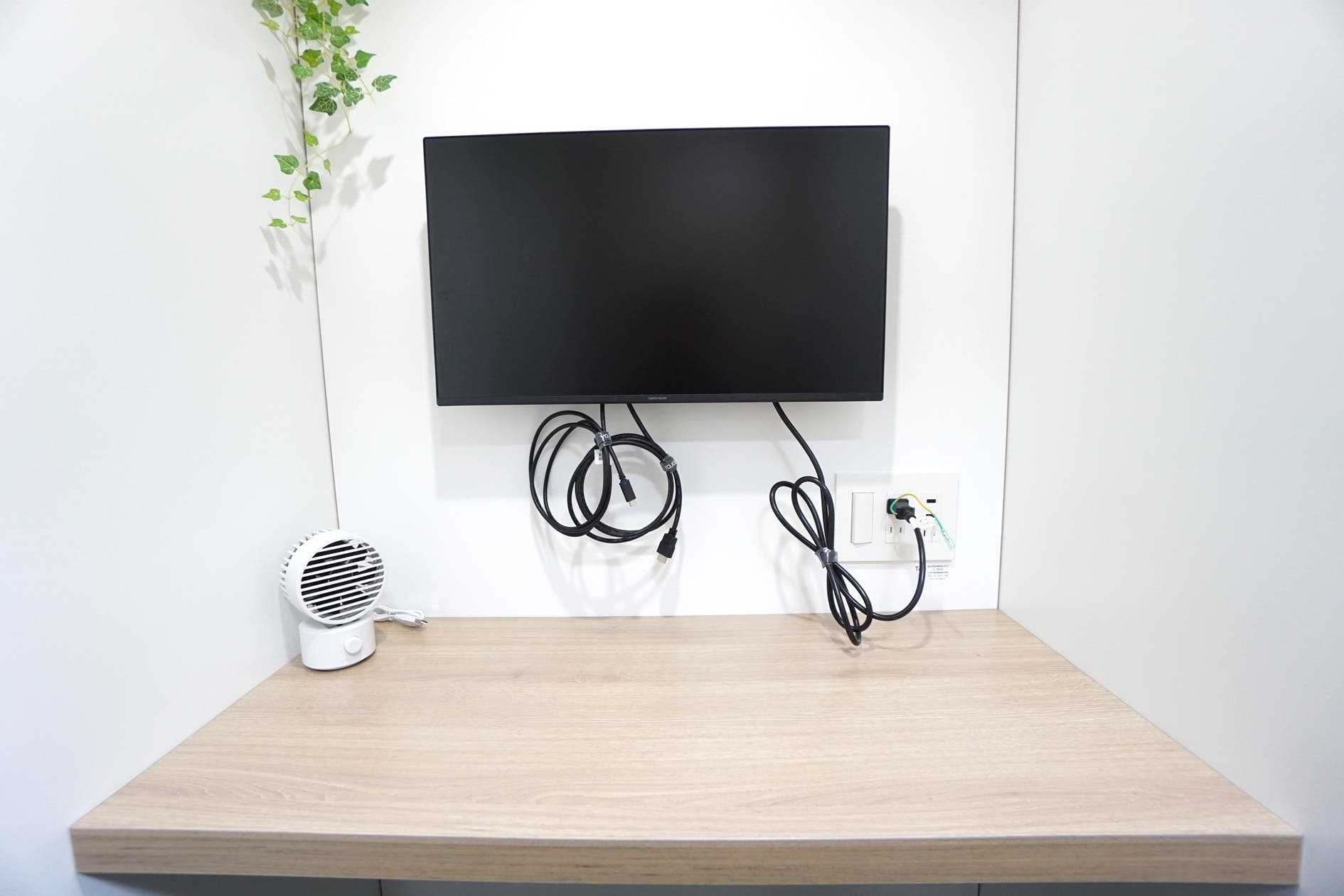 ＜SoloWork中野北口No.2＞1人用個室🚪光回線Wi-Fi📶電源🔌モニター🖥️テレワーク/オンライン会議/自習の写真3
