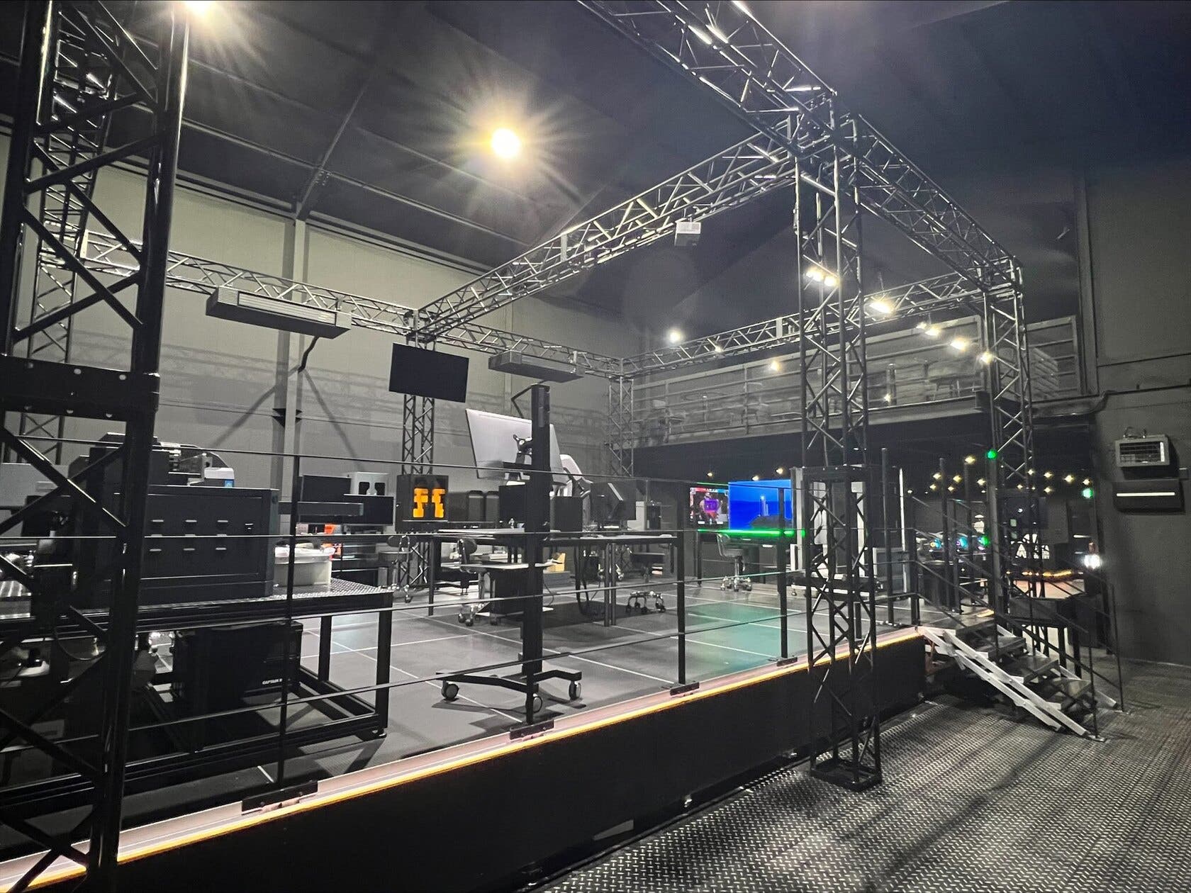 【サイバーパンク・近未来】テック系撮影やMV・コスプレに！最先端デジタル工房をスタジオとして限定開放！の写真4