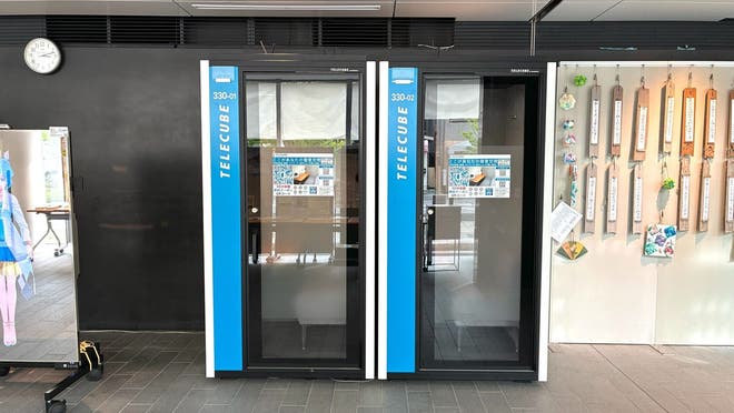 【テレキューブ】ふれあいキューブの個室型ワークブース(330-02)です。視線と音を遮る、プライベートな集中環境。の写真1