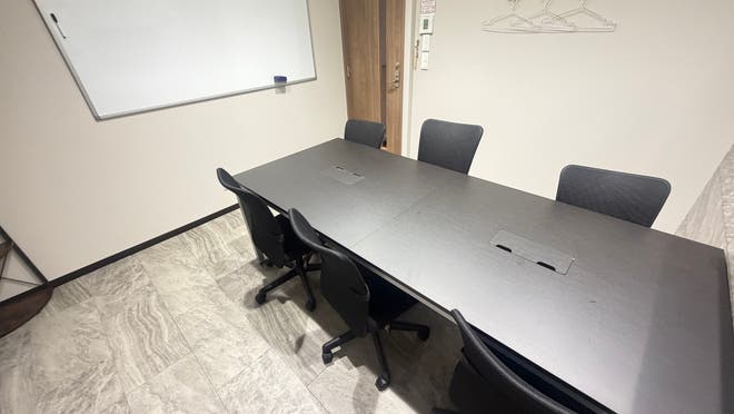 【西荻窪から徒歩1分】モニター・フリードリンク付き6名会議室(Room D)の写真3