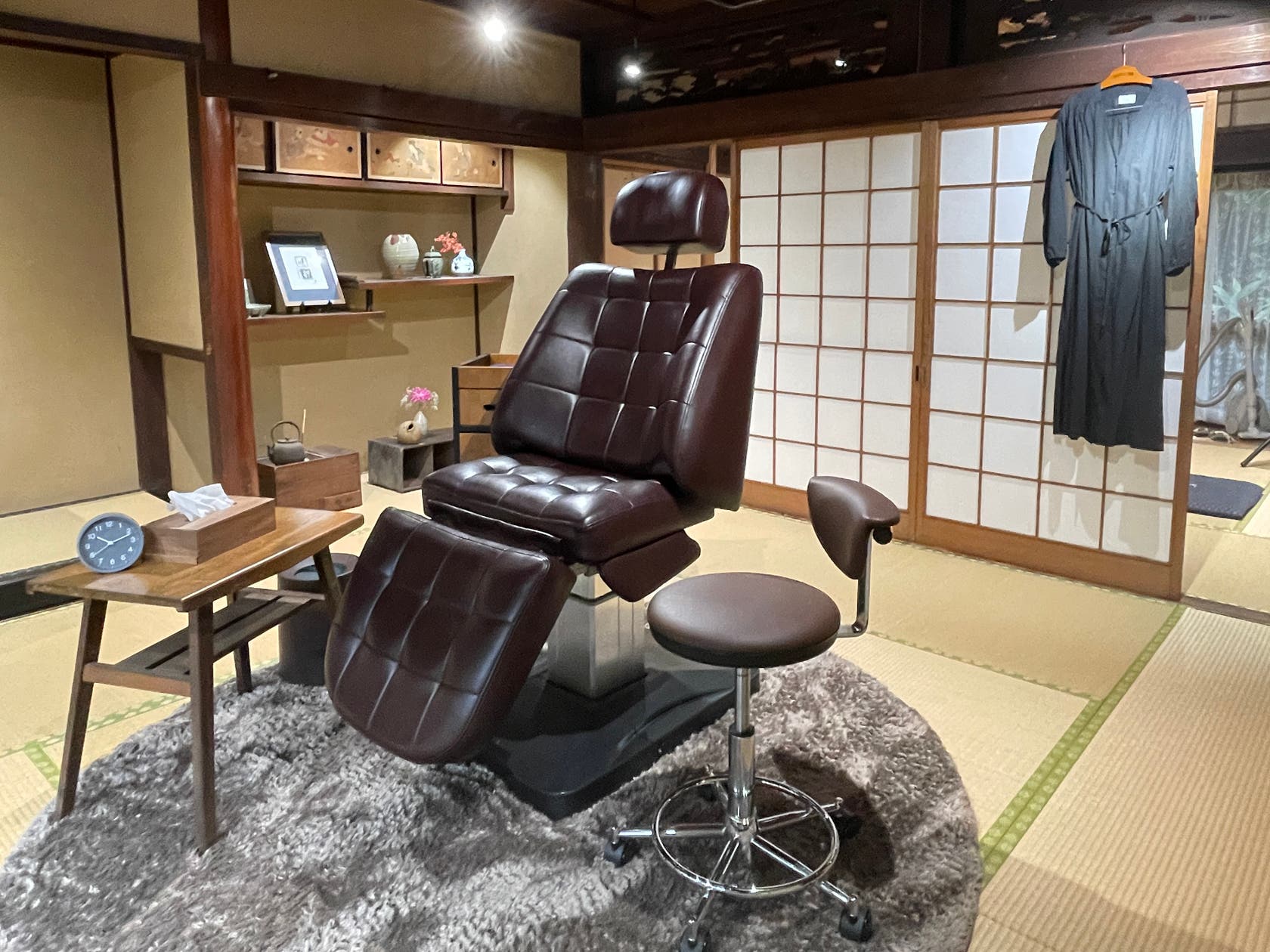 施術用電動チェアの画像1