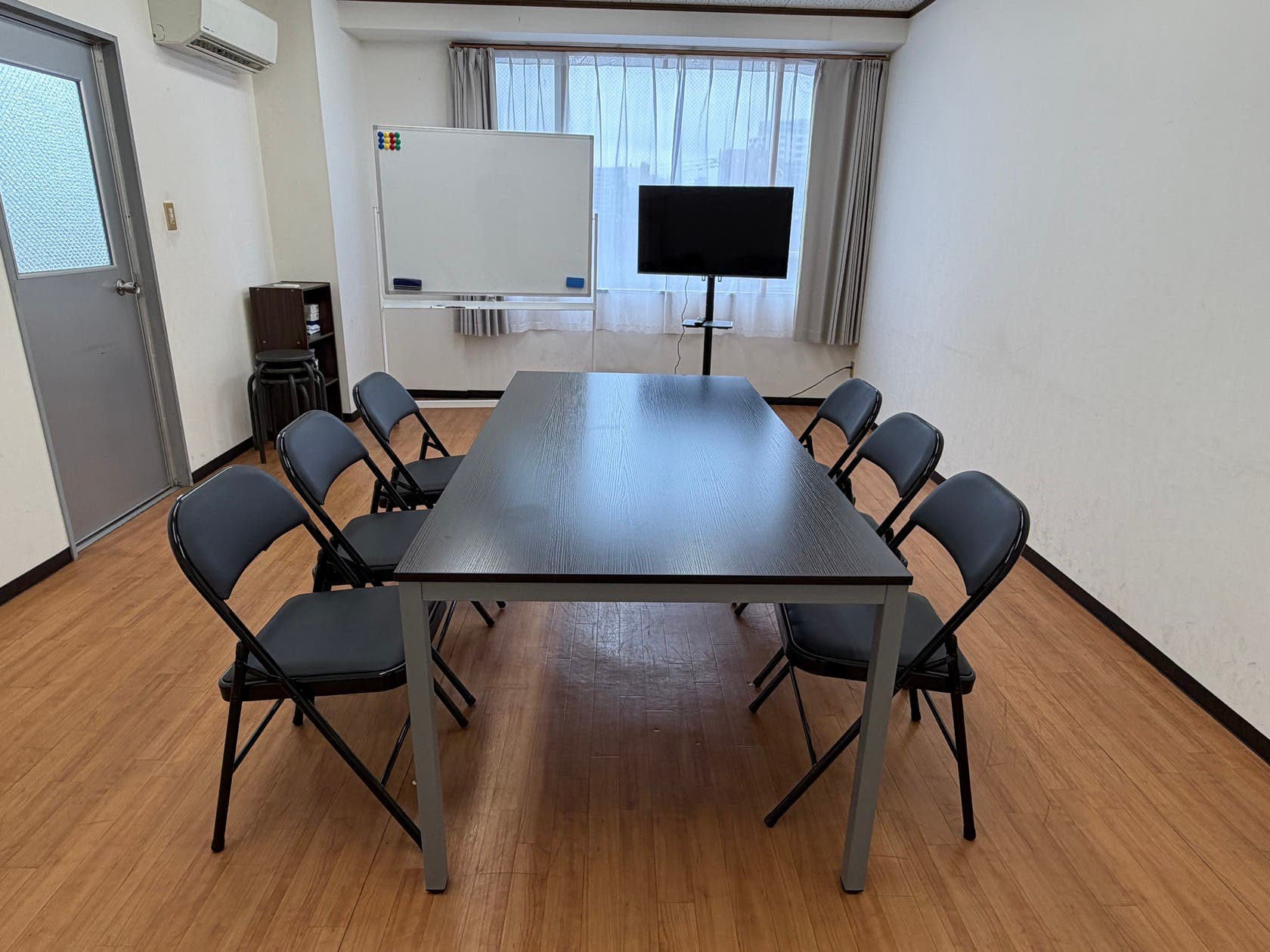 小倉駅バス15分🚌大きな窓の明るい貸会議室🪟撮影にも🎥ランドプレイス小倉④会議室の写真2