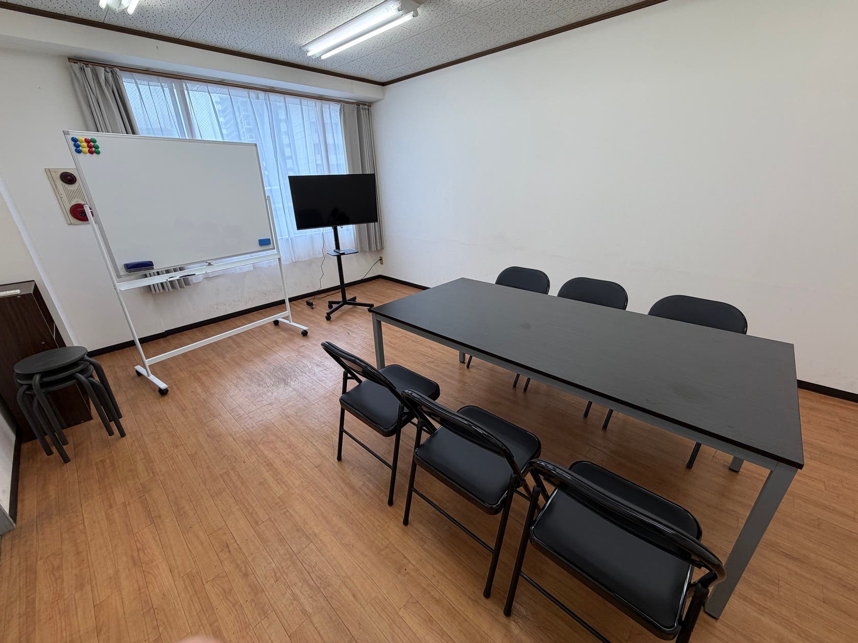 小倉駅バス15分🚌大きな窓の明るい貸会議室🪟撮影にも🎥ランドプレイス小倉④会議室の写真3