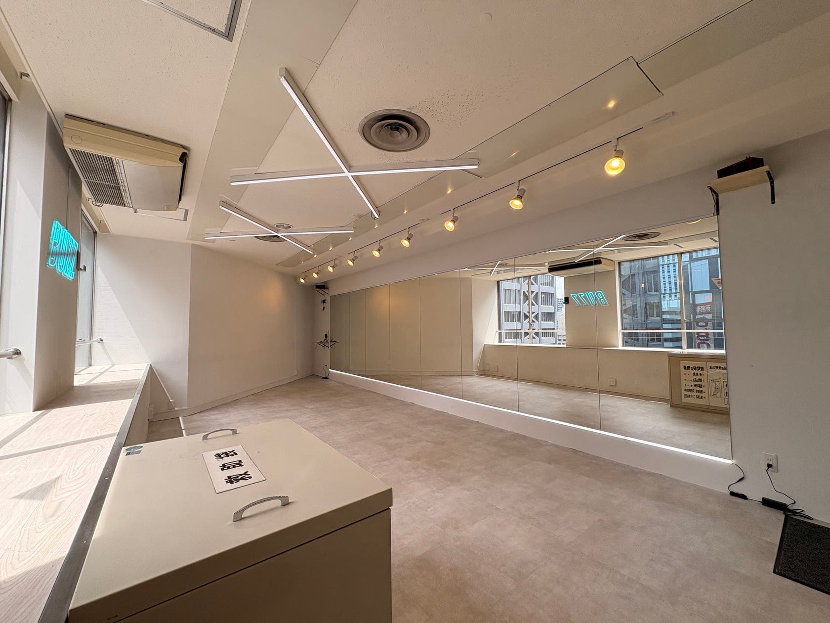 【BUZZ 名古屋本店】3stの写真3