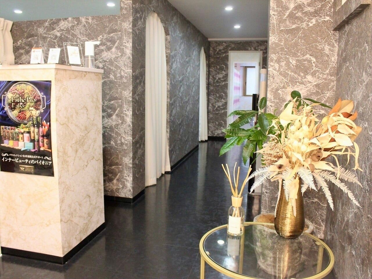 久屋大通駅から徒歩1分、栄駅から徒歩4分のエステ、ネイルのサロン内にある一部屋です！の写真4