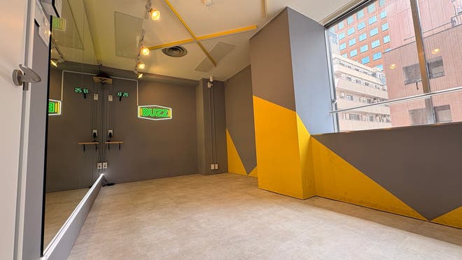 【BUZZ 名古屋本店】4stの写真1