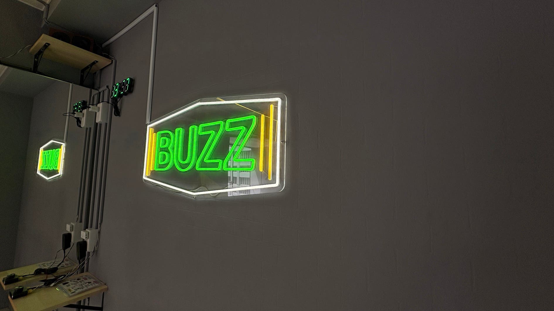 【BUZZ 名古屋本店】4stの写真5