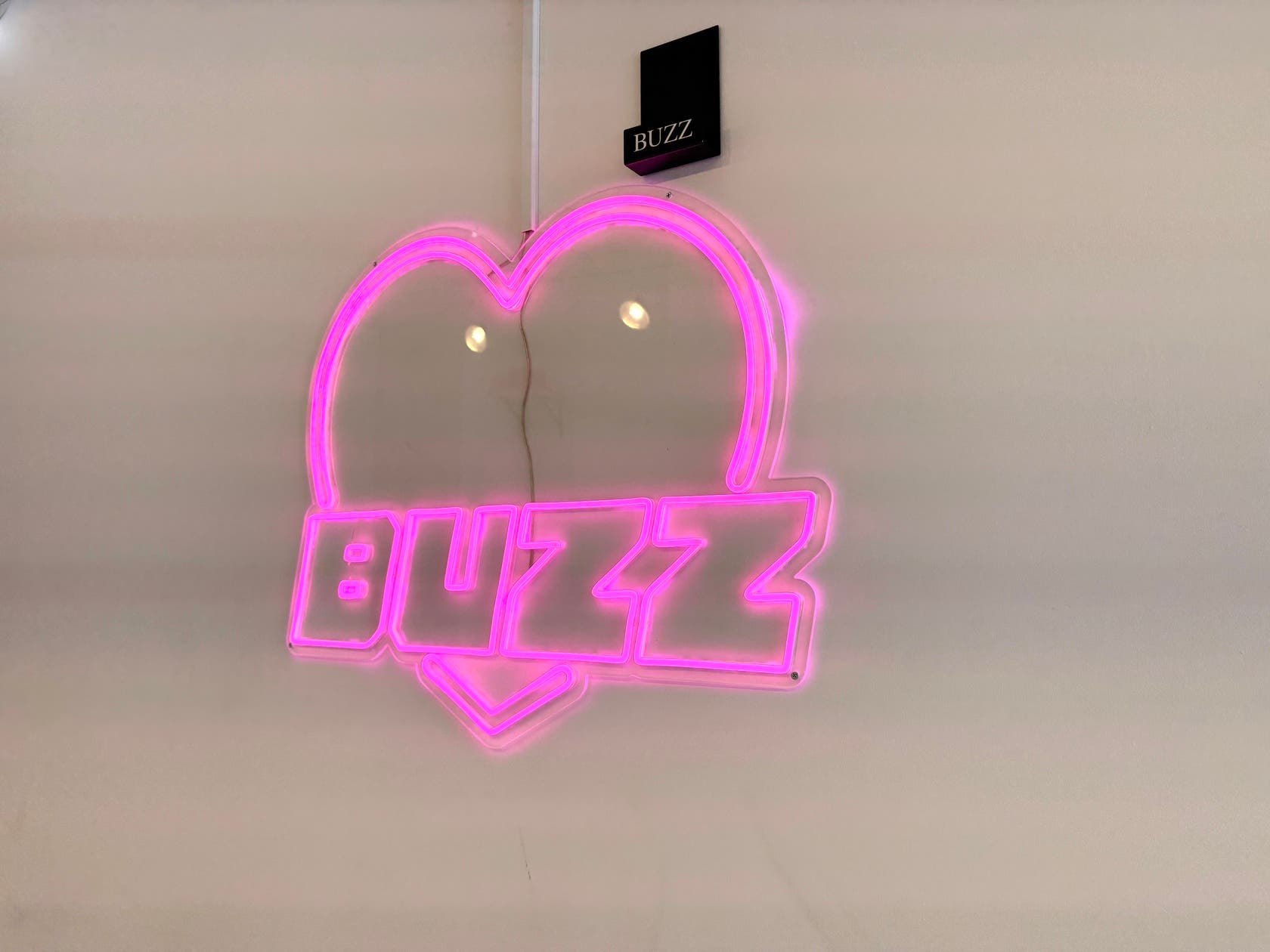 【BUZZ 名古屋本店】6stの写真3