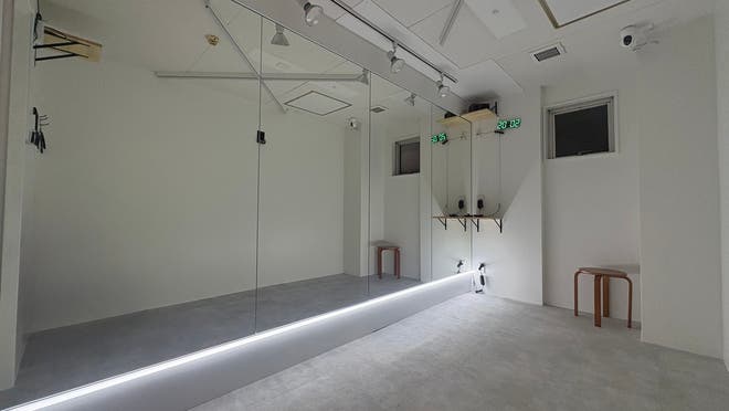 【BUZZ 名古屋本店】8stの写真1