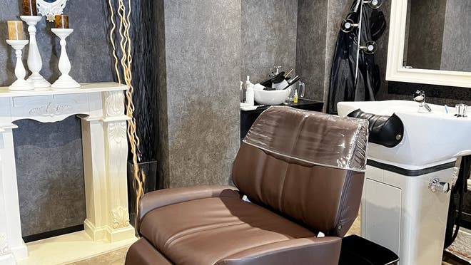 谷町九丁目駅徒歩2分【完全個室美容所登録サロン】ヘアカット、ヘアカラー、エステ、マッサージ、/シャンプー台・施術ベット2台ありの写真1
