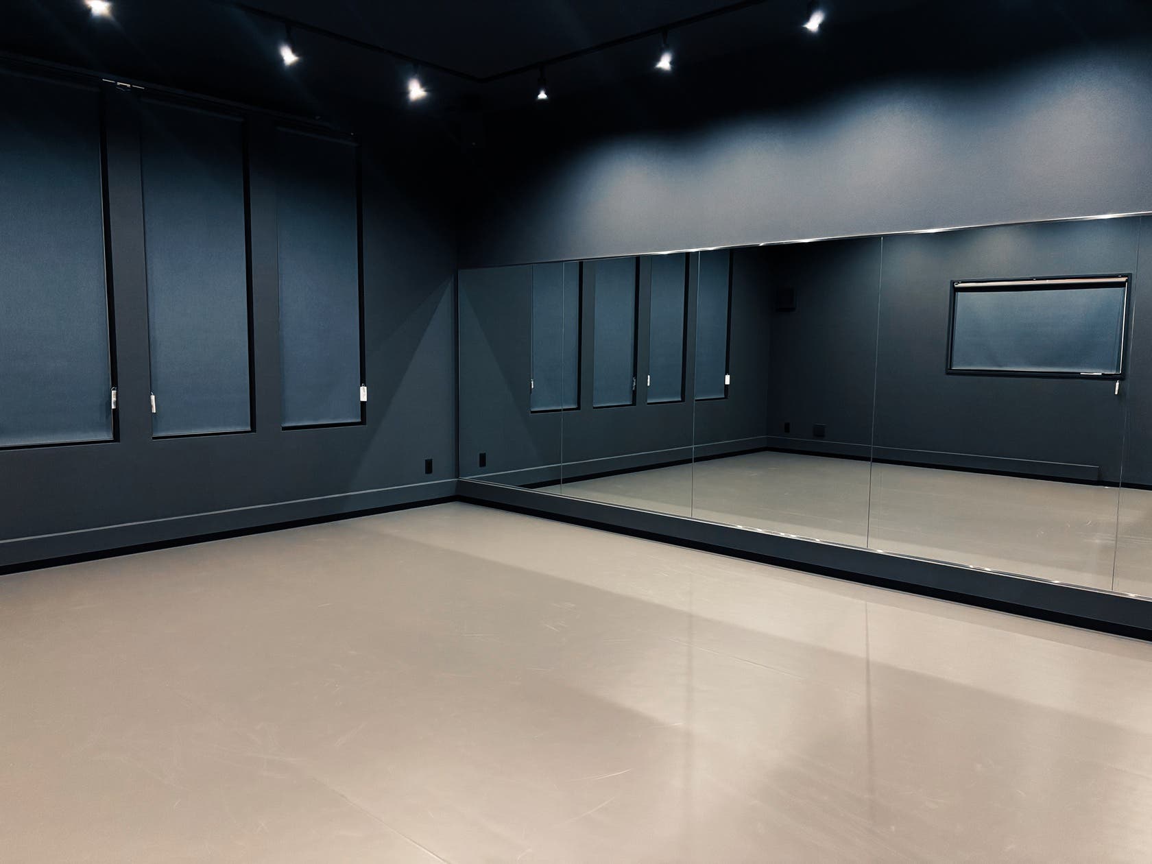 【🚗無料駐車場５台以上】インストラクター/ダンサー/イベントのためのレンタルスタジオ!! 🎉NEW OPEN🎉の写真1