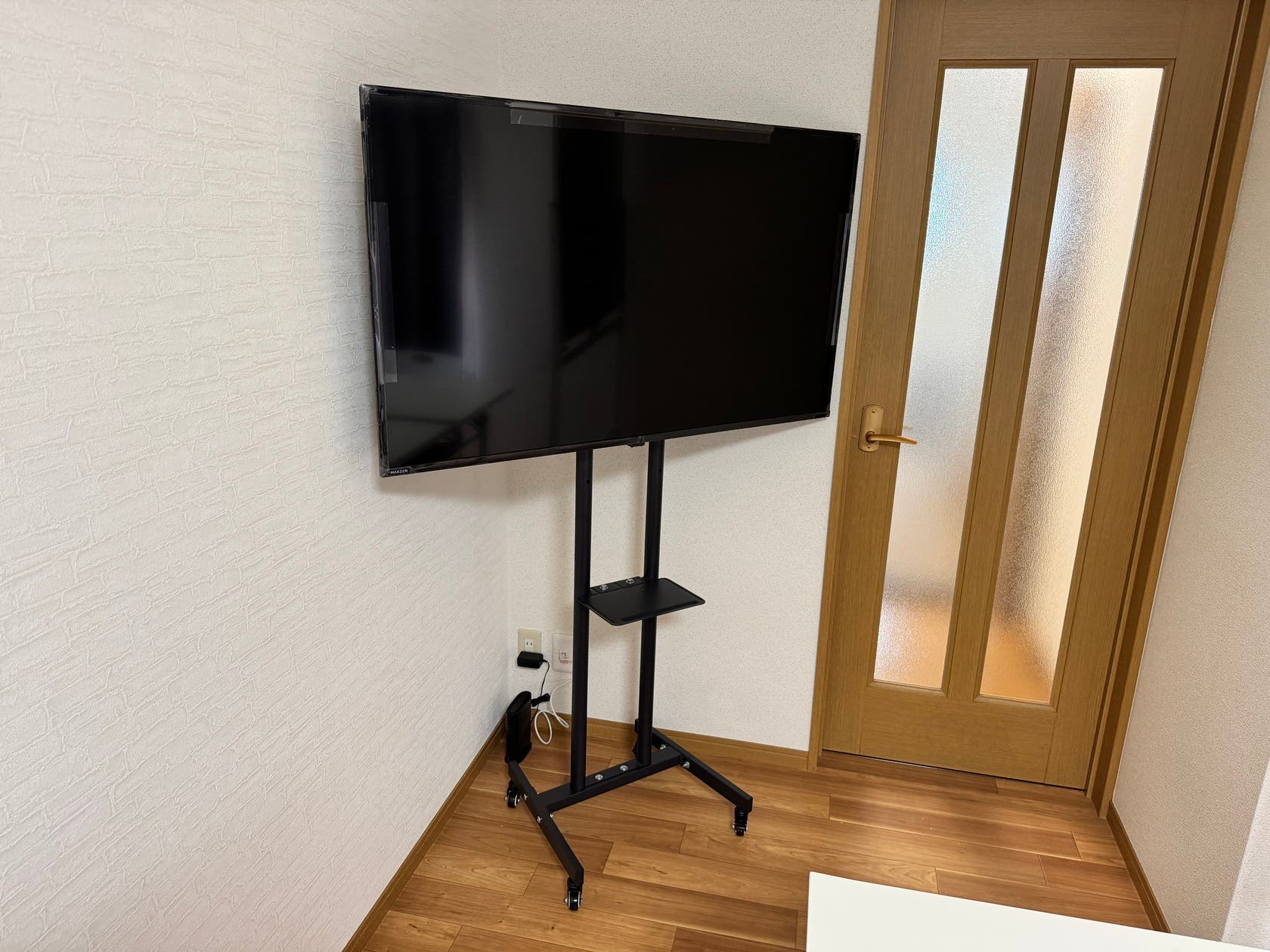 駐車場無料！テーブルにコンセント/USB付！Wi-Fi/ モニター/ホワイトボード完備の写真4