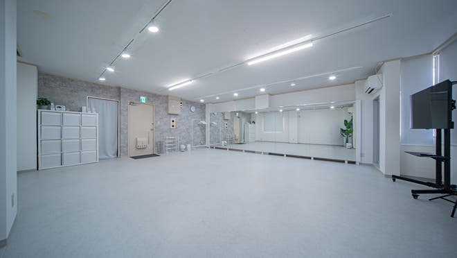 オープン特価🎉|広々1フロアー貸切✨六本松駅徒歩5分|ダンスやヨガ|動画撮影|大型ミラー6m|モニター|更衣室|無料備品多数|の写真6