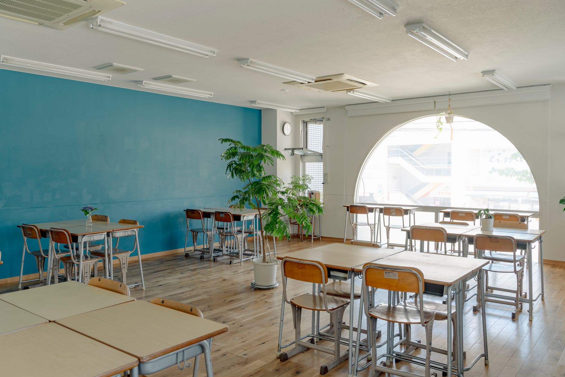 【ベガ教室/貸切】レトロな学校の教室！自然光◎写真・動画撮影/コスプレ/女子会/会議｜駐車場1台無料・舟入幸町・20名迄の写真9