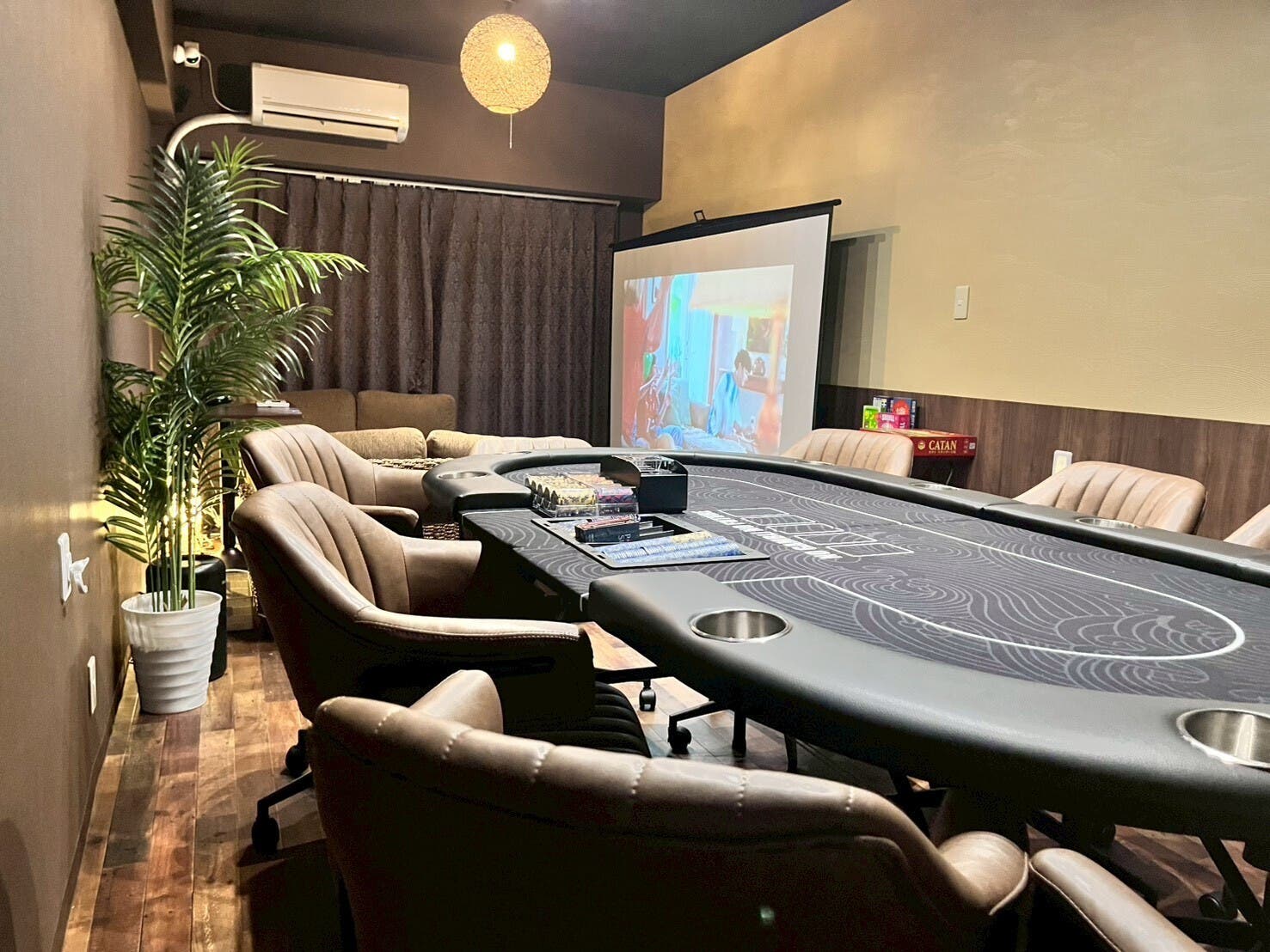 【FAMILYPOT 心斎橋アメ村店】心斎橋徒歩4分 ポーカー ボードゲームの写真1