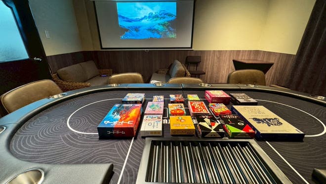 【FAMILYPOT 池袋東口駅前2号店】池袋駅徒歩3分 ポーカー ダーツオ カラオケ ボードゲームの写真3
