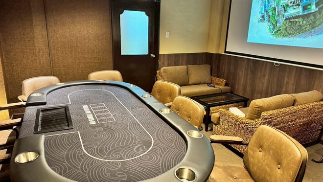 【FAMILYPOT 池袋東口駅前2号店】池袋駅徒歩3分 ポーカー ダーツオ カラオケ ボードゲームの写真4