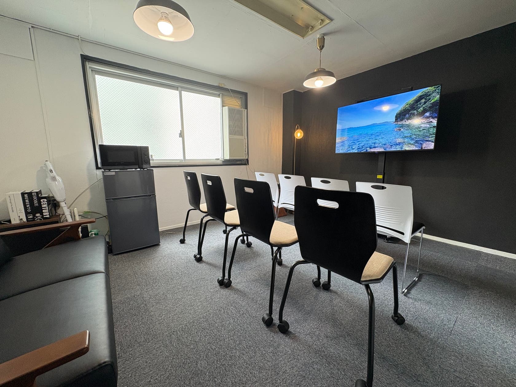 スペモ🧑🏻‍💻新橋駅徒歩6分❗️ワークショップ📖モニター完備✨勉強会👨‍🏫作業部屋✍️883_WORK新橋の写真1