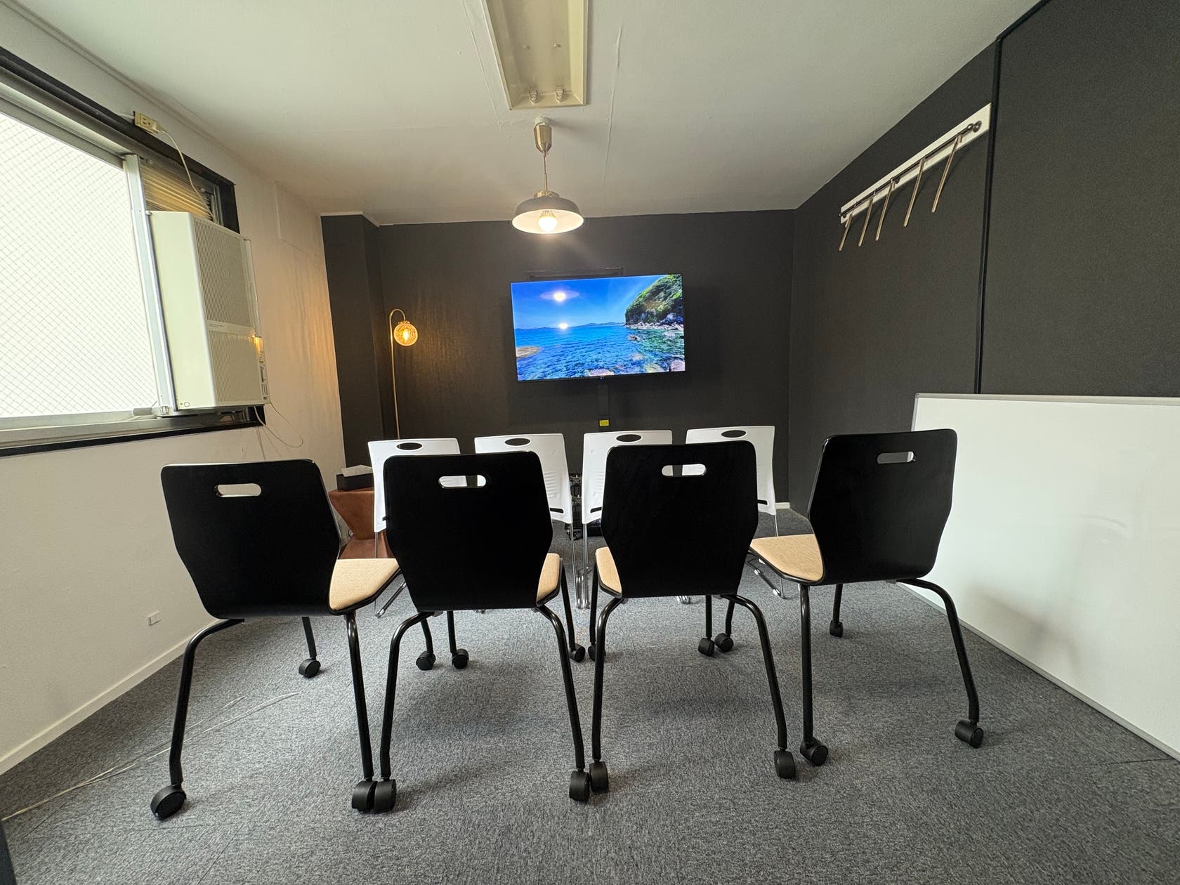 スペモ🧑🏻‍💻新橋駅徒歩6分❗️ワークショップ📖モニター完備✨勉強会👨‍🏫作業部屋✍️883_WORK新橋の写真5