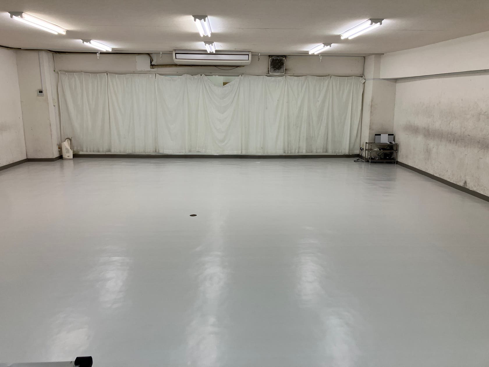 【池袋駅徒歩10分】都心で格安／ダンスのできるレンタルスタジオ／大型鏡約6m／ダンス・ヨガ・ピラティス・演劇などの写真1