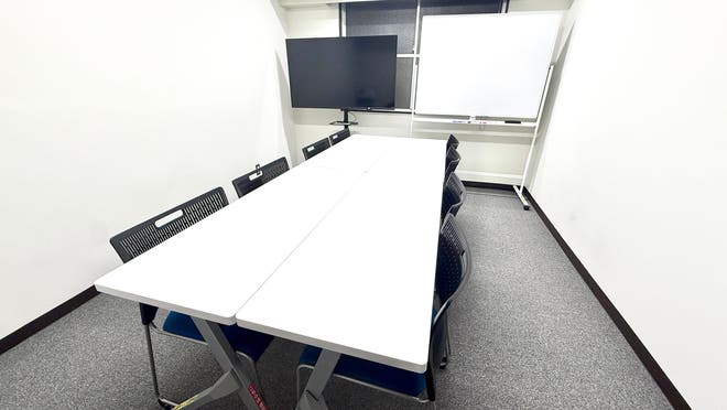 【心斎橋駅5分/他3駅徒歩圏】55型モニター/白板/新型空調/光Wi-Fi/EV有/洋式トイレの写真1