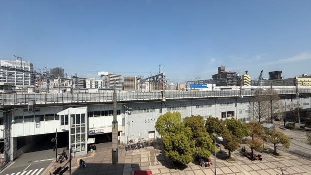 駅東口徒歩1分!614号室 最大8名までご利用可能。会議やミーティングにおすすめな貸会議室の写真9