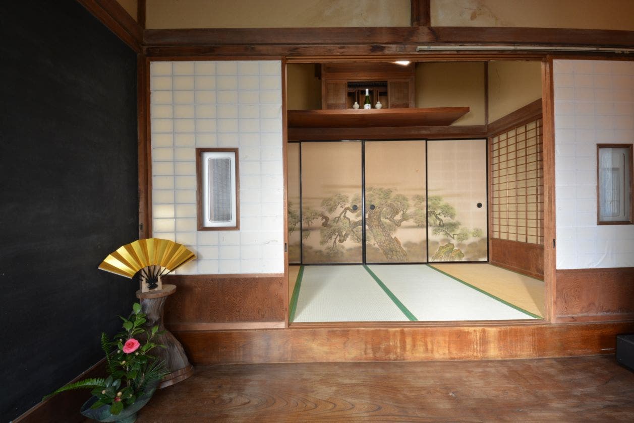 【湘南・三浦】築90年の古民家。夏を感じる海沿いスペース　夕日が綺麗な海辺まで徒歩1分！の写真7