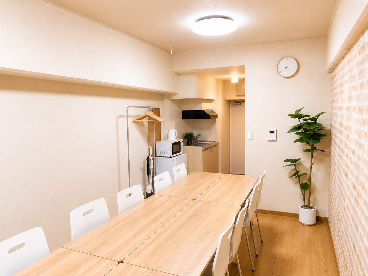【中野駅南口3分】最大16名！会議・懇親会・サロン施術に使える多目的スペース◎Wi-Fi/プロジェクター/施術ベッド完備の写真5