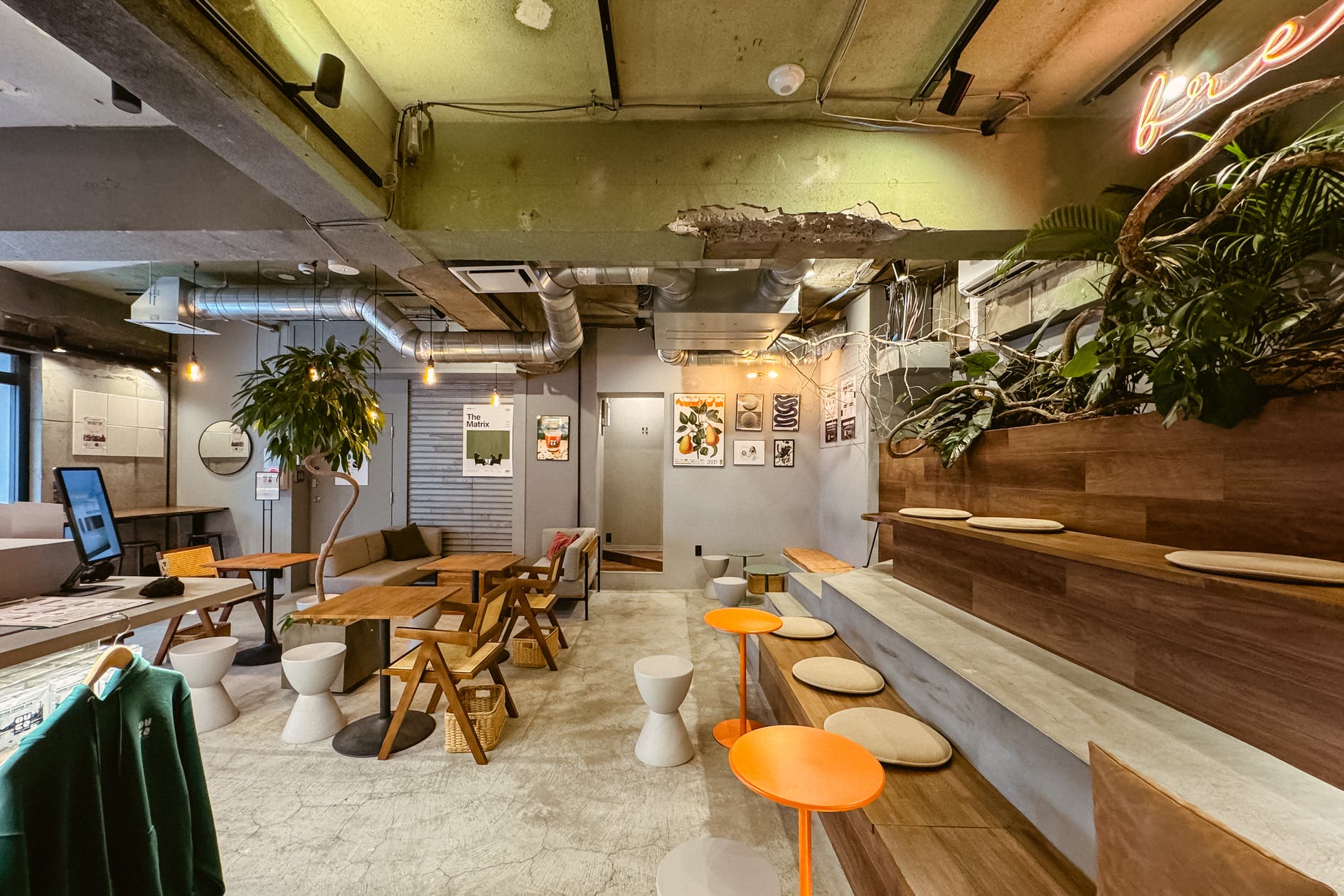 【吉祥寺駅徒歩3分・平日限定】最大77名の貸切カフェ｜OVER COFFEE HUB 1階の写真2
