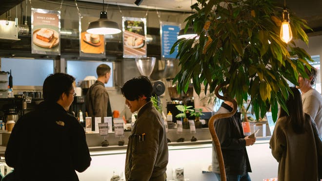 【吉祥寺駅徒歩3分・平日限定】最大77名の貸切カフェ|OVER COFFEE HUB 1階の写真3