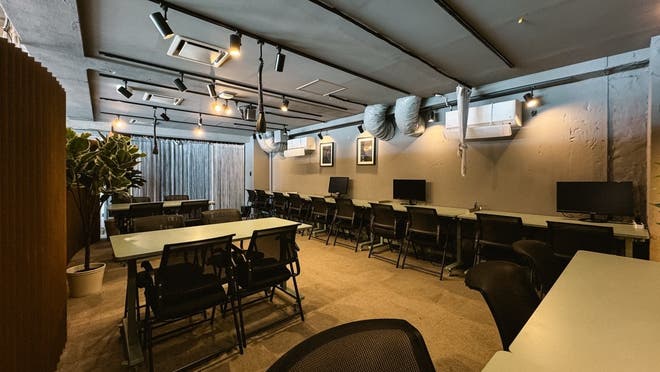 【吉祥寺駅徒歩3分・】最大30名の貸切 ハーフホール|OVER COFFEE HUB 2F セミナー・研修向けの写真2