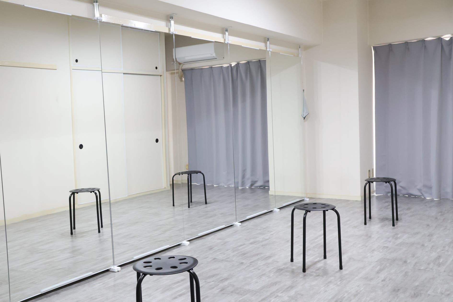 オープン価格✨駅近3分🚶大型鏡🪞ダンス💃撮影📸ヨガ🧘レッスン大歓迎🎭推活、着替えにも！の写真2