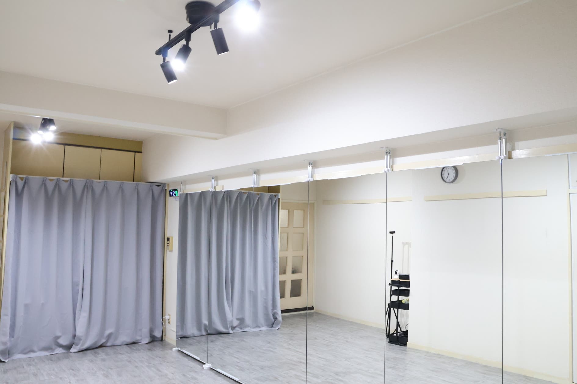オープン価格✨駅近3分🚶大型鏡🪞ダンス💃撮影📸ヨガ🧘レッスン大歓迎🎭推活、着替えにも！の写真5